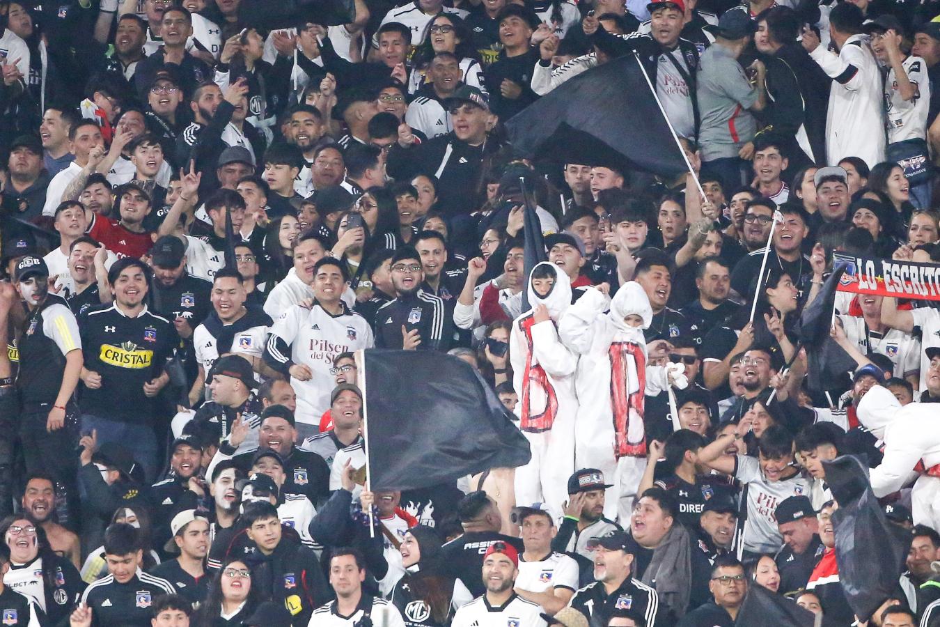 Gastada Monumental: la bandera que Colo Colo le dedicó a River | El Gráfico
