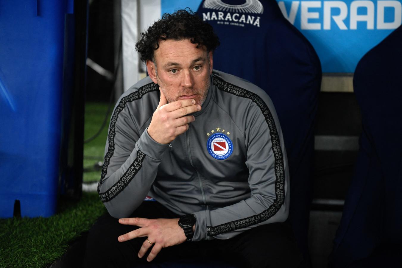 Ni uno ni otro: Gabriel Milito definió su futuro | El Gráfico