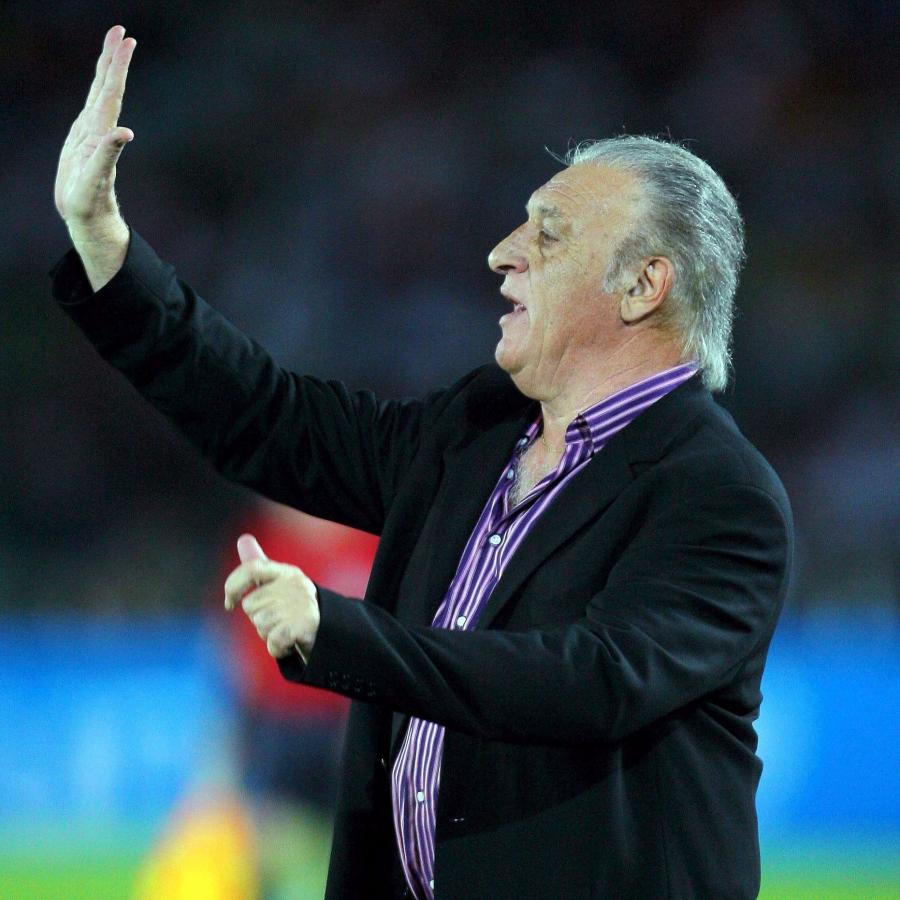 El Coco Basile sufrió un accidente cerebro-vascular y está en ...