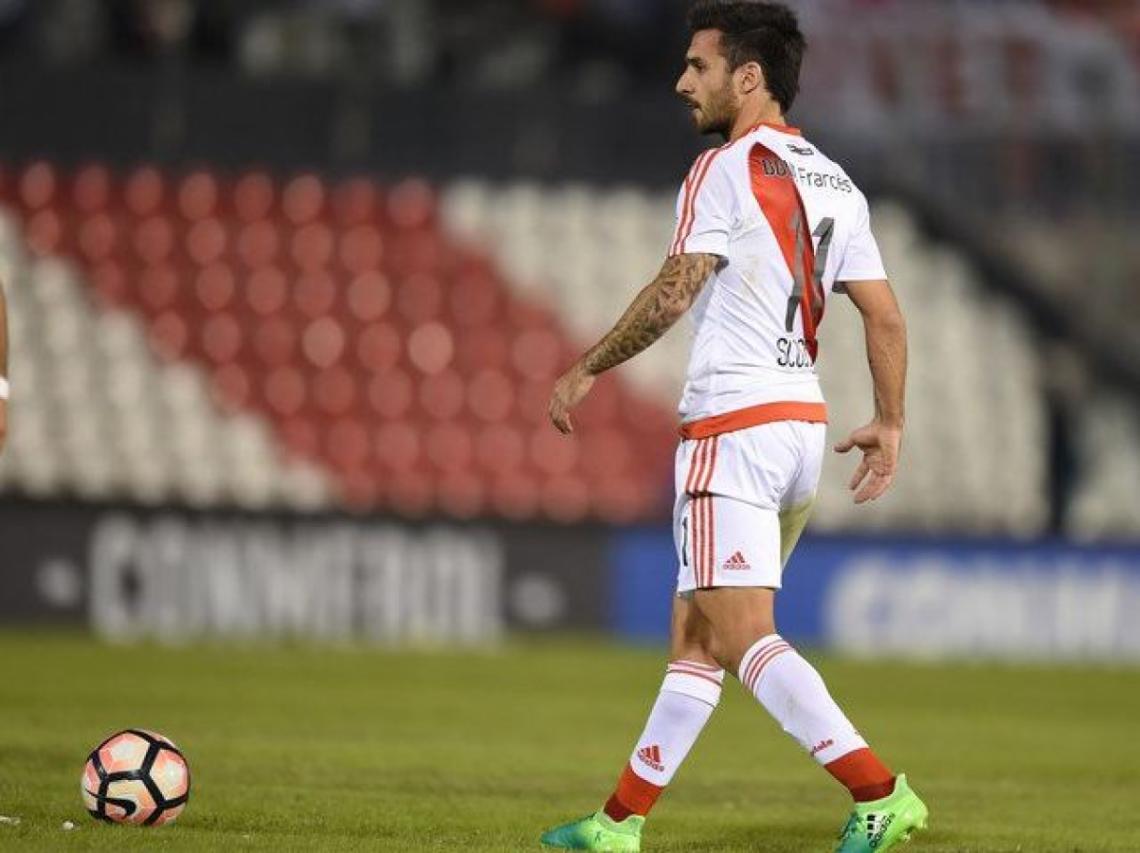 El tiro libre de Scocco, que debutó con gol en River | El Gráfico