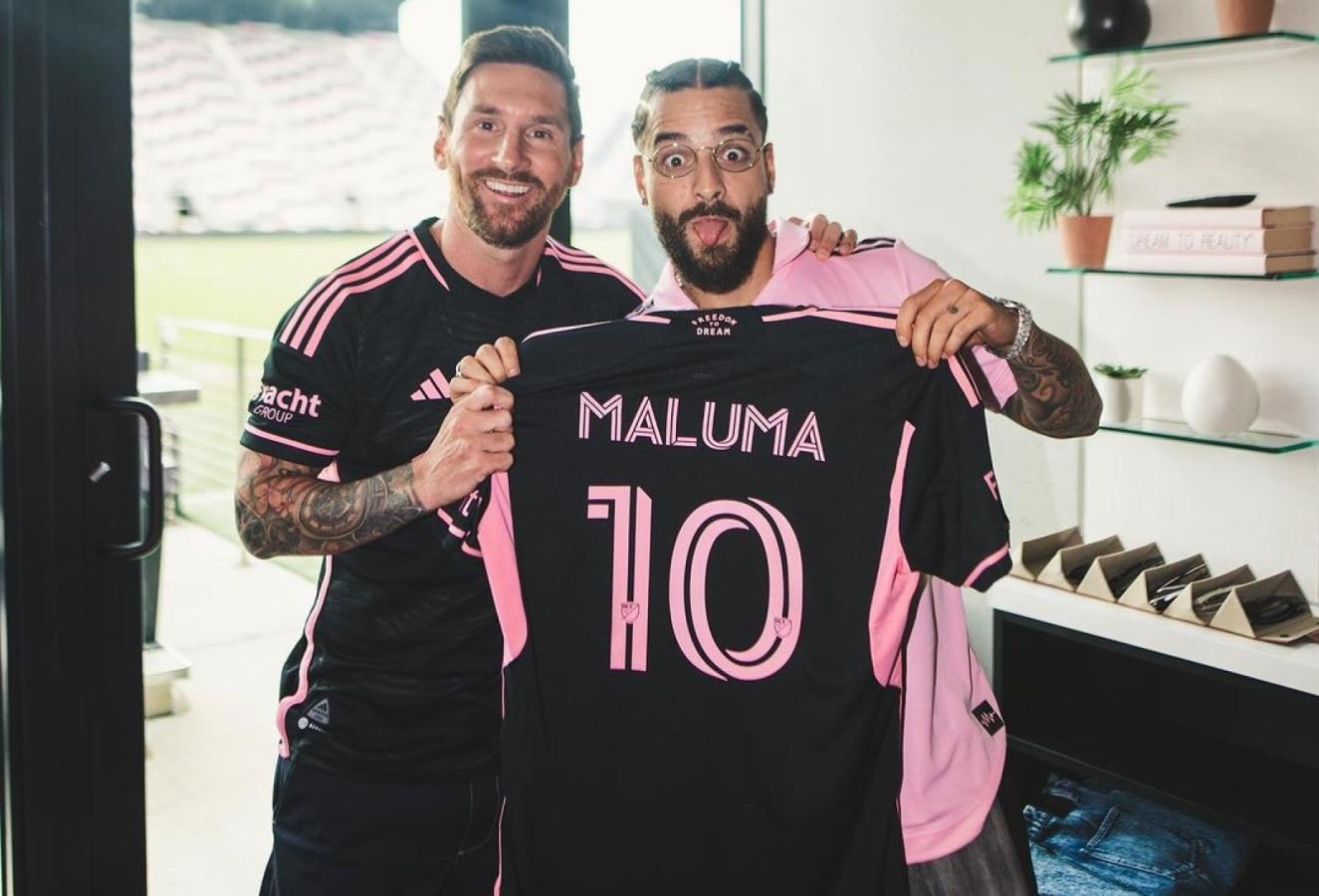 Maluma, rendido a los pies de Messi: visita, abrazo y beso | El Gráfico