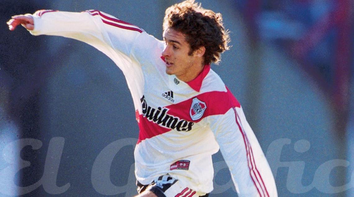 2000. La doble vida de Pablito | El Gráfico