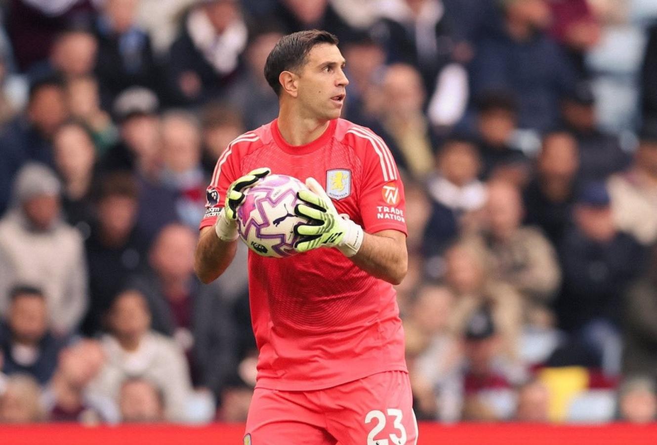 Dibu Martínez volvió tras su lesión en una nueva victoria de Aston Villa | El Gráfico