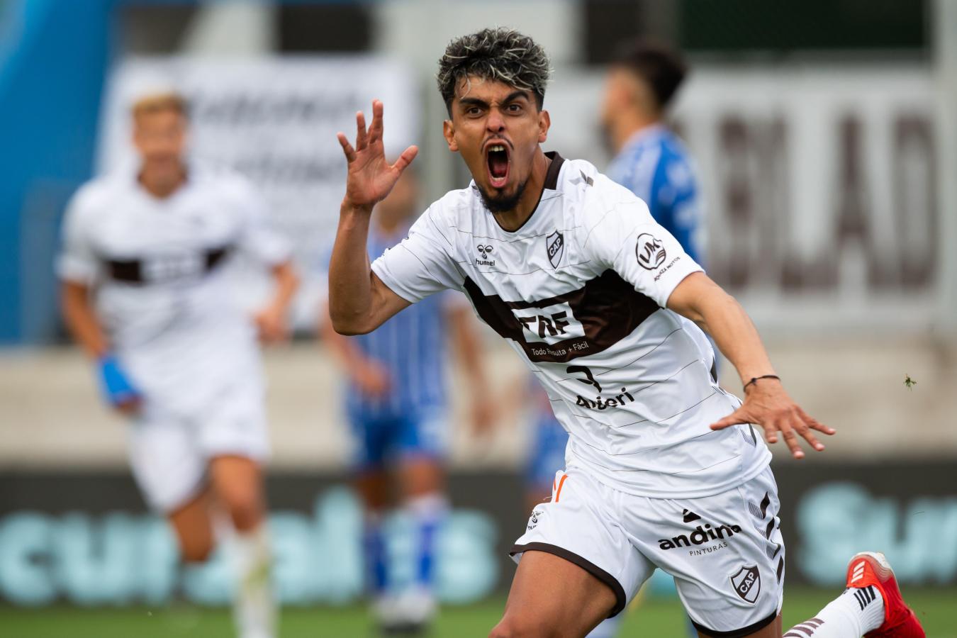 El gol de Ronaldo Martínez que puso en ventaja a Platense | El Gráfico