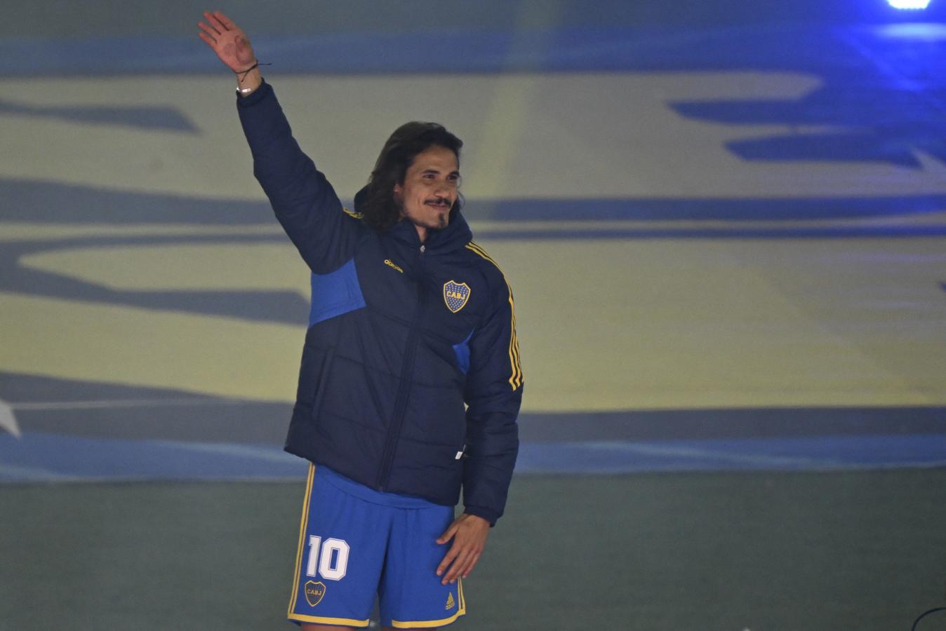 La Bombonera habló y le regaló una calurosa bienvenida a Edinson Cavani ...